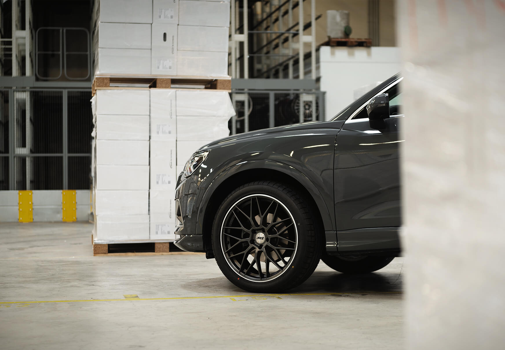Four edgy rings - AEZ Crest dark & Audi Q3 | AEZ news